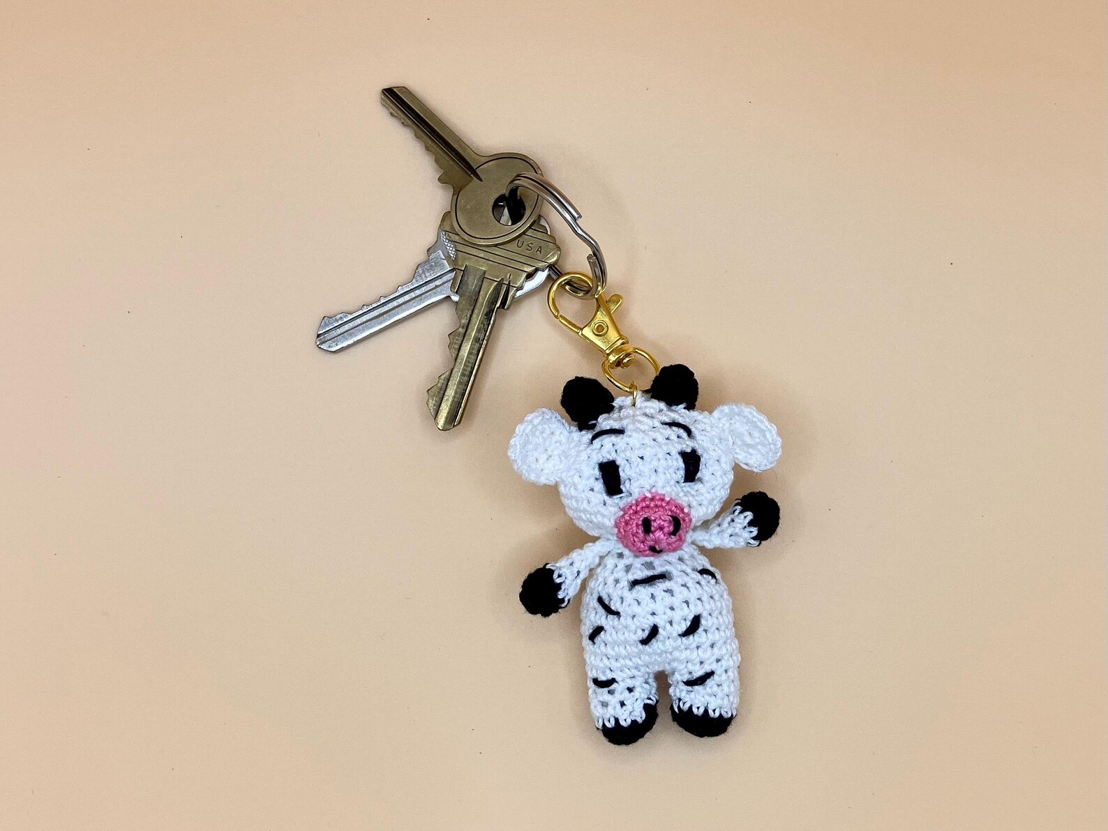 Crochet Cow Keychain – Cute Farm Animal Bag Charm – Amigurumi Cow Key ...