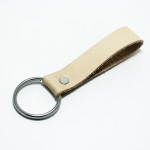 Short Beige Leather Classic Keychain With Ring 30 Mm Diameter / Color ...