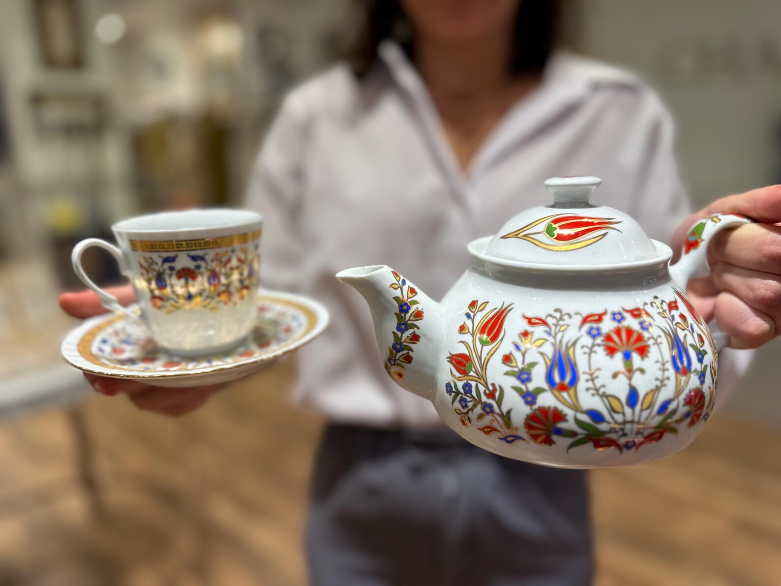 Tea Set, Special Tulip Design Tea Set, Tea Pot Included in a Special ...