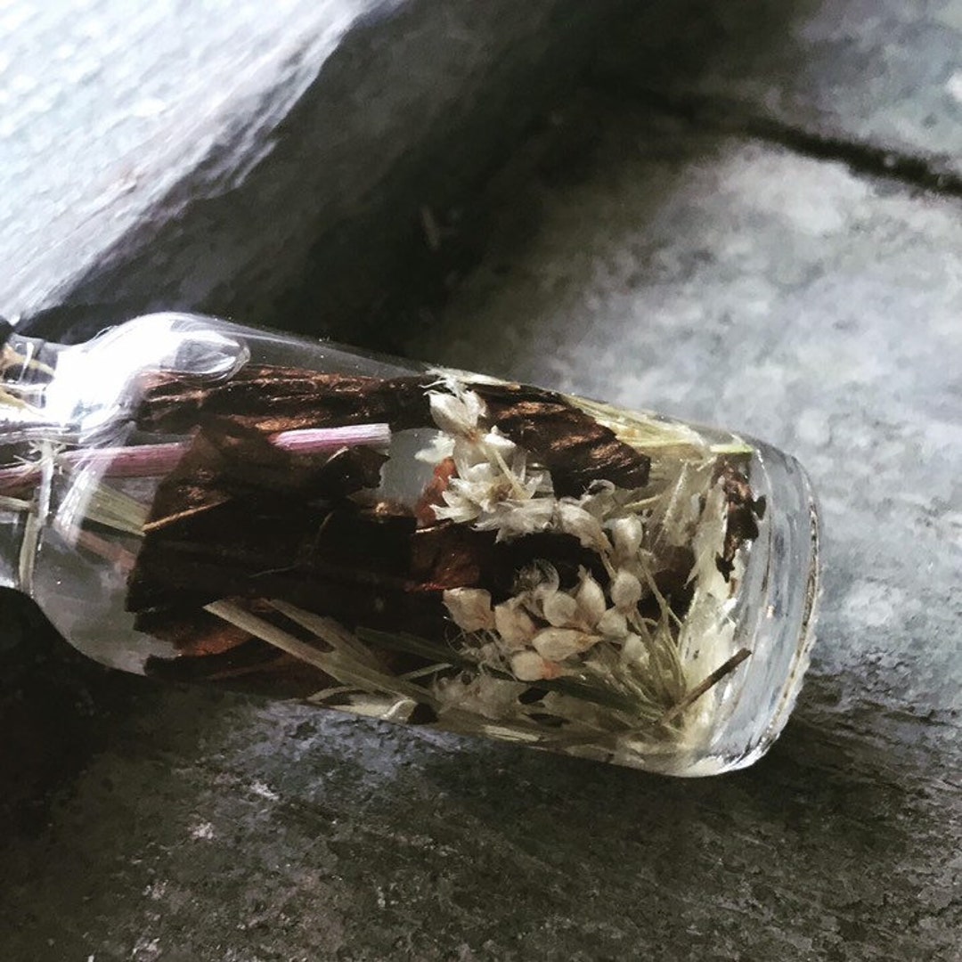 Crossroads Ritual Oil for Decisions, Spirit Guidance, Ritual ...