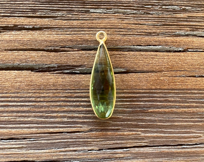 Large Faceted Long Teardrop Shaped Green Stone Bezel Pendant -gold ...
