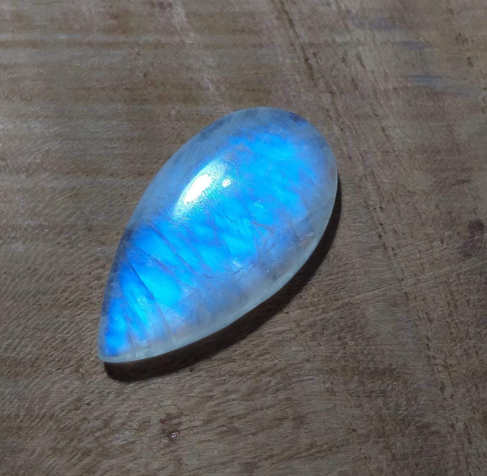 Pierre de lune bleue Cabochon 3519MM. Forme de larme. Cabochon lâche de ...