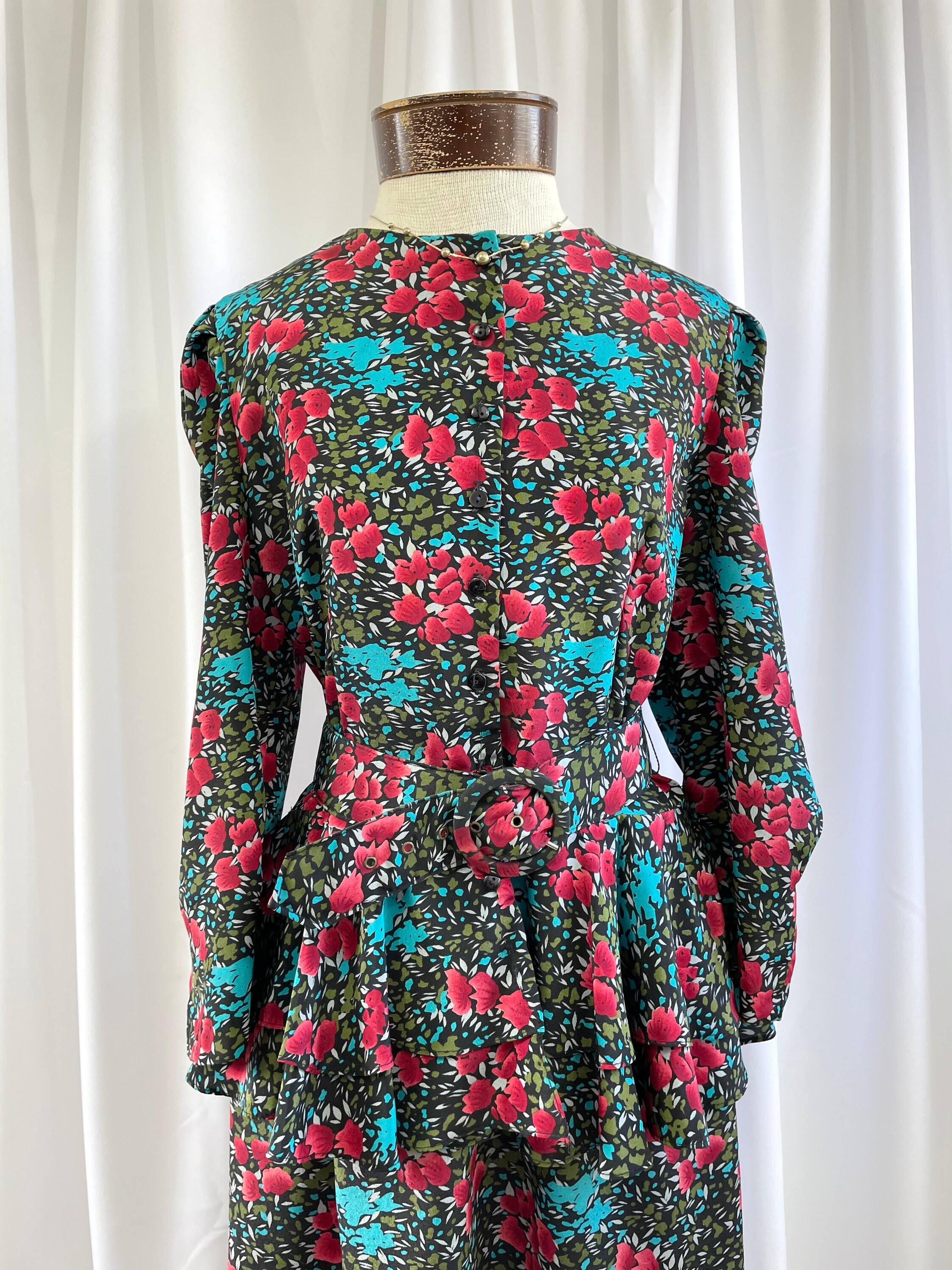 The Shonda: 80s Vintage Red Blue Green Graphic Floral Long Sleeve ...