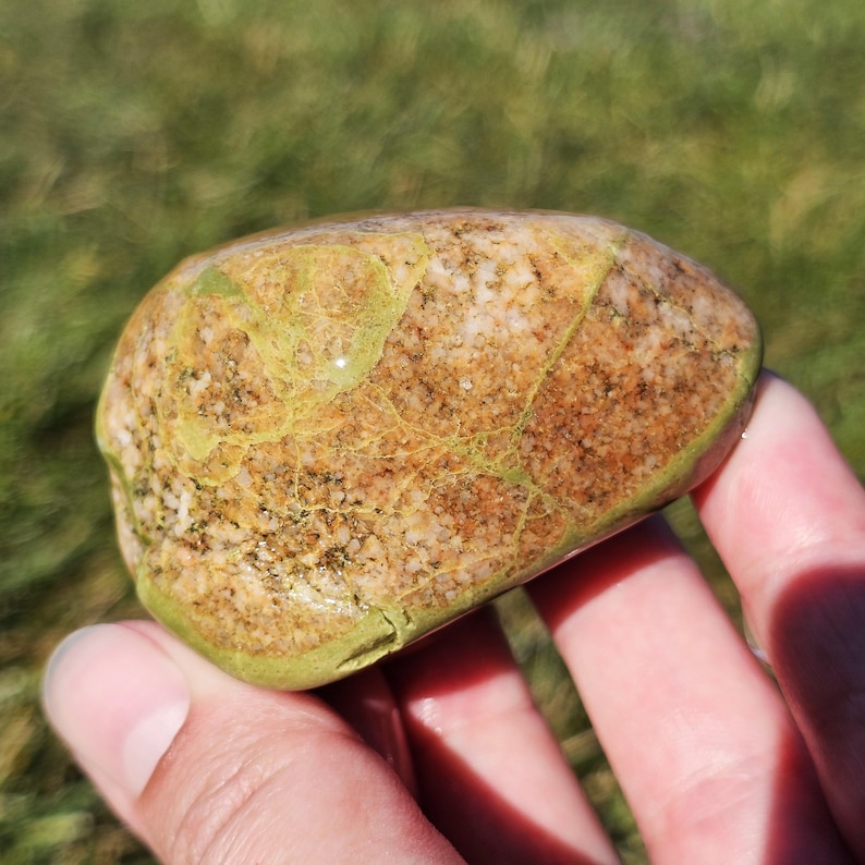Banded Unakite Granite, Webbed Epidote Veins, K-feldspar, Quartz, Lake ...
