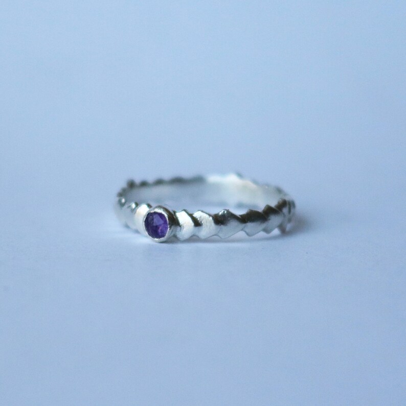 Ring Repeating Silver Scale Band With Gemstone Handmade - Etsy