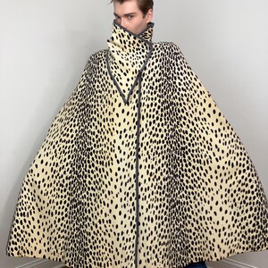 60s / 70s Velvetten Cheetah Print Cape by Raincheetahs - Etsy