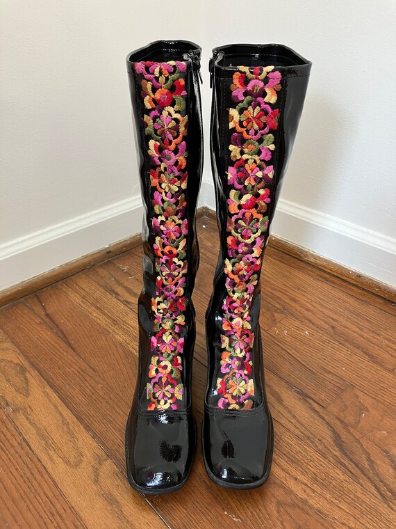 Late 60s / Early 70s Vinyl embroidered go go boots - Gem