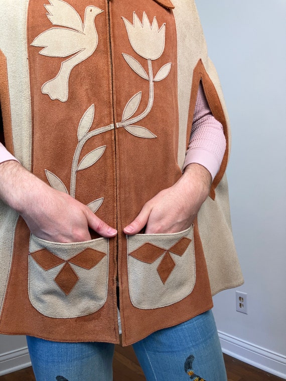 Late 60s / Early 1970s Suede cape with floral and bir… - Gem