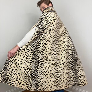 60s / 70s Velvetten Cheetah Print Cape by Raincheetahs - Etsy
