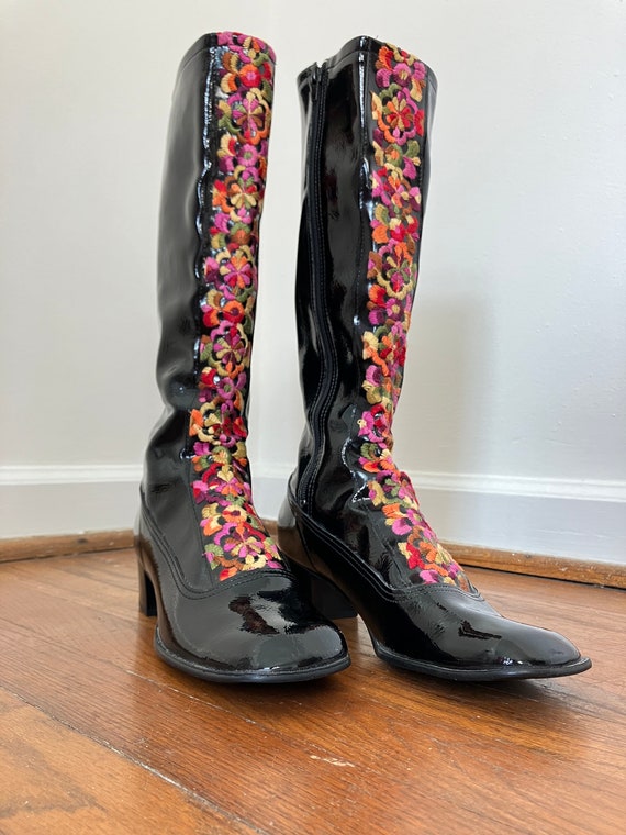 Late 60s / Early 70s Vinyl embroidered go go boots - Gem