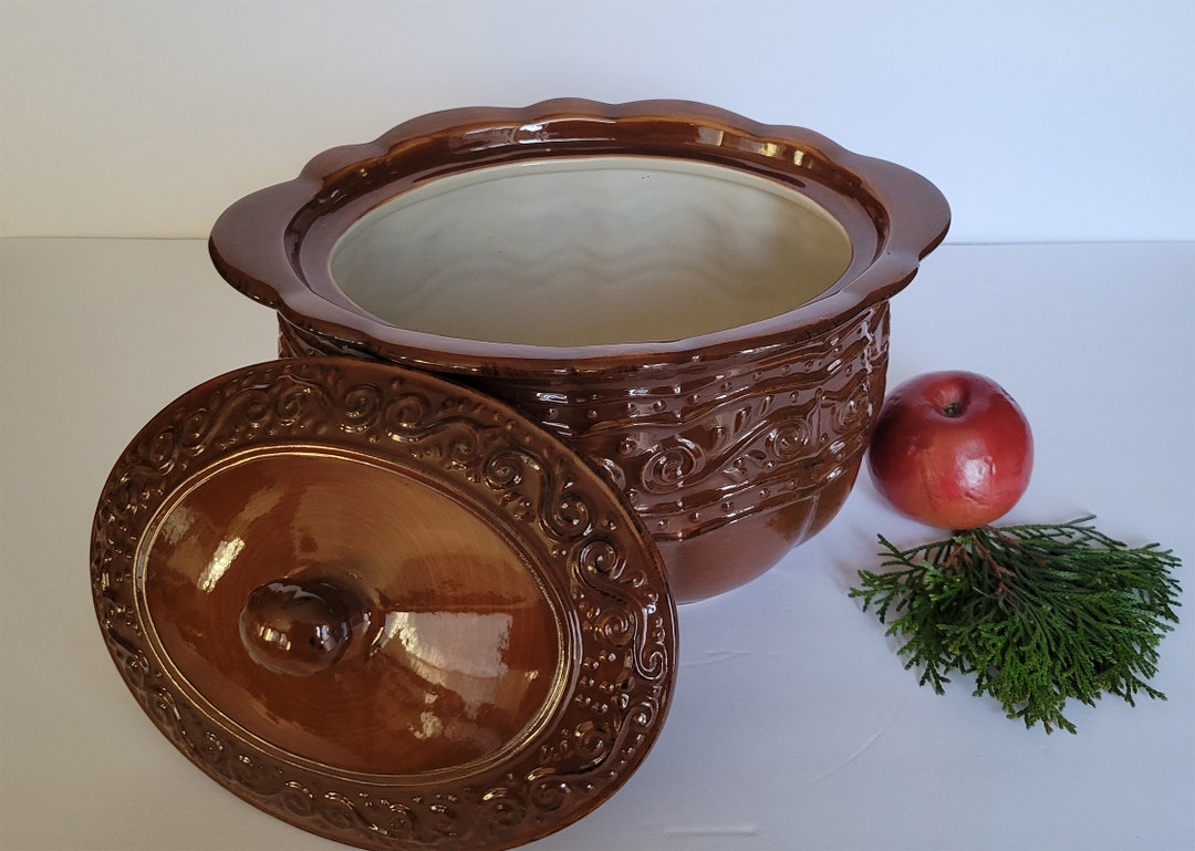 Celebrating Home Stoneware Collection Oval 5 Qt Brown Covered Bakeware ...