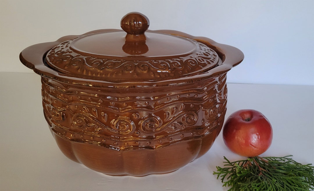 Celebrating Home Stoneware Collection Oval 5 Qt Brown Covered Bakeware ...