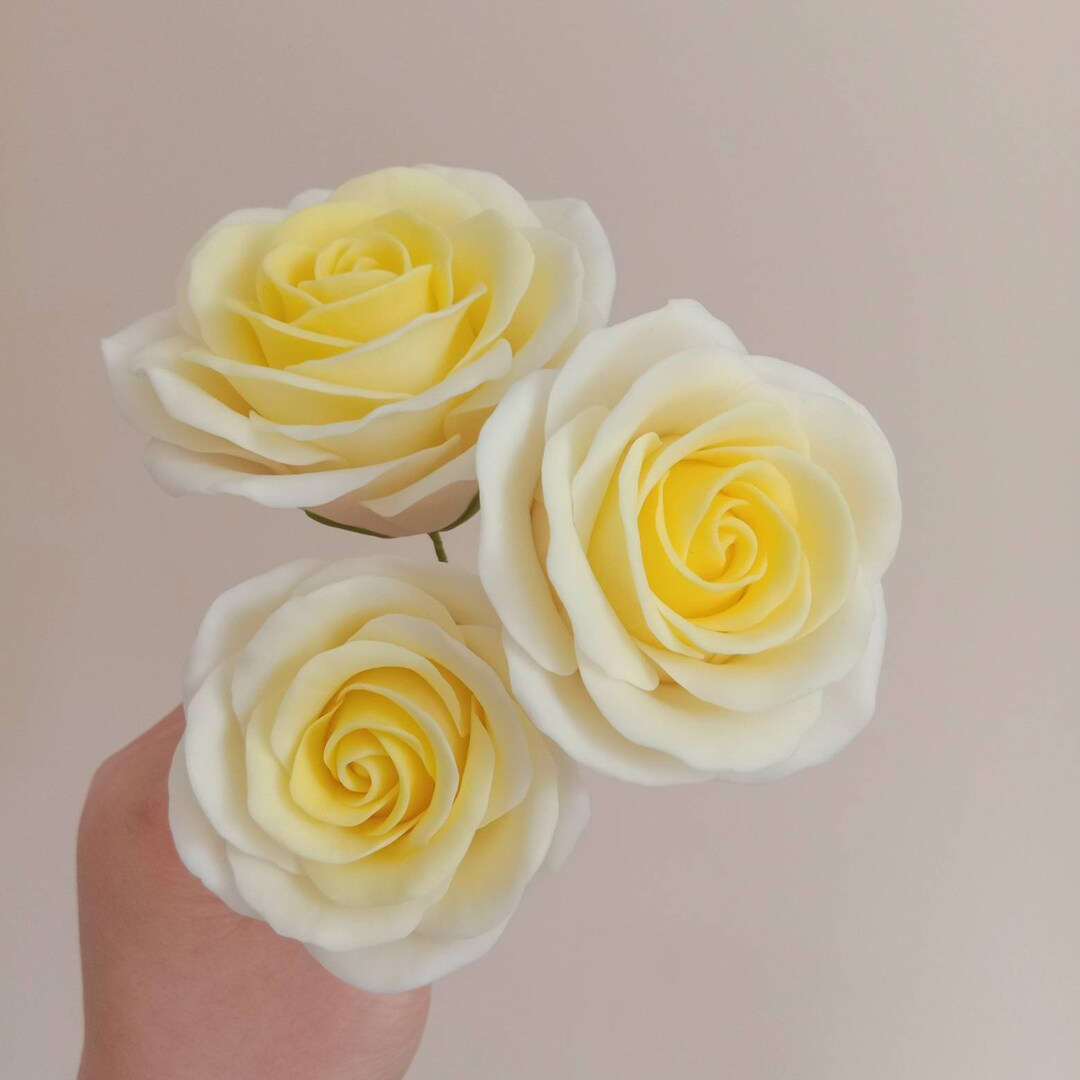 Bespoke Sugarcraft Set of 3 Pale Yellow Sugar Roses, Made to Order Cake ...