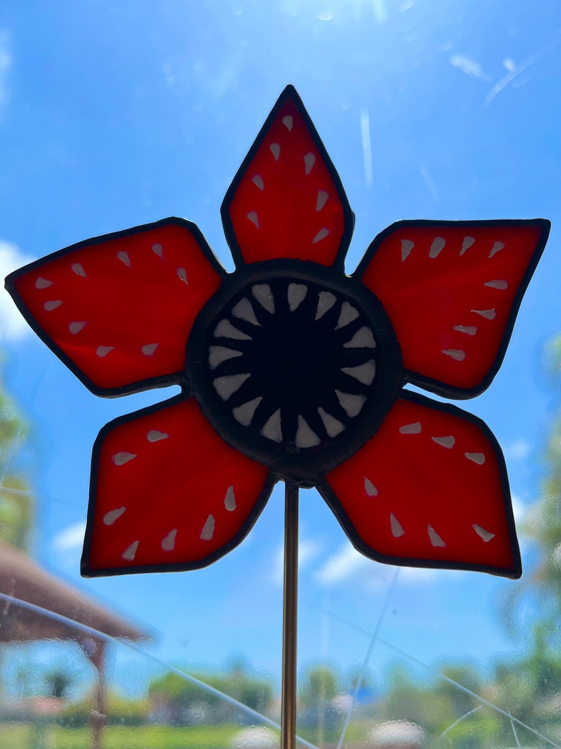 Stained Glass Demogorgon Plant Stake Stranger Things - Etsy