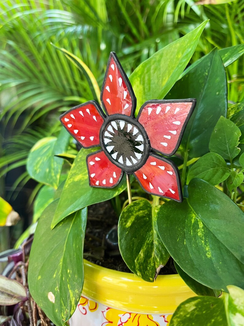 Stained Glass Demogorgon Plant Stake Stranger Things - Etsy