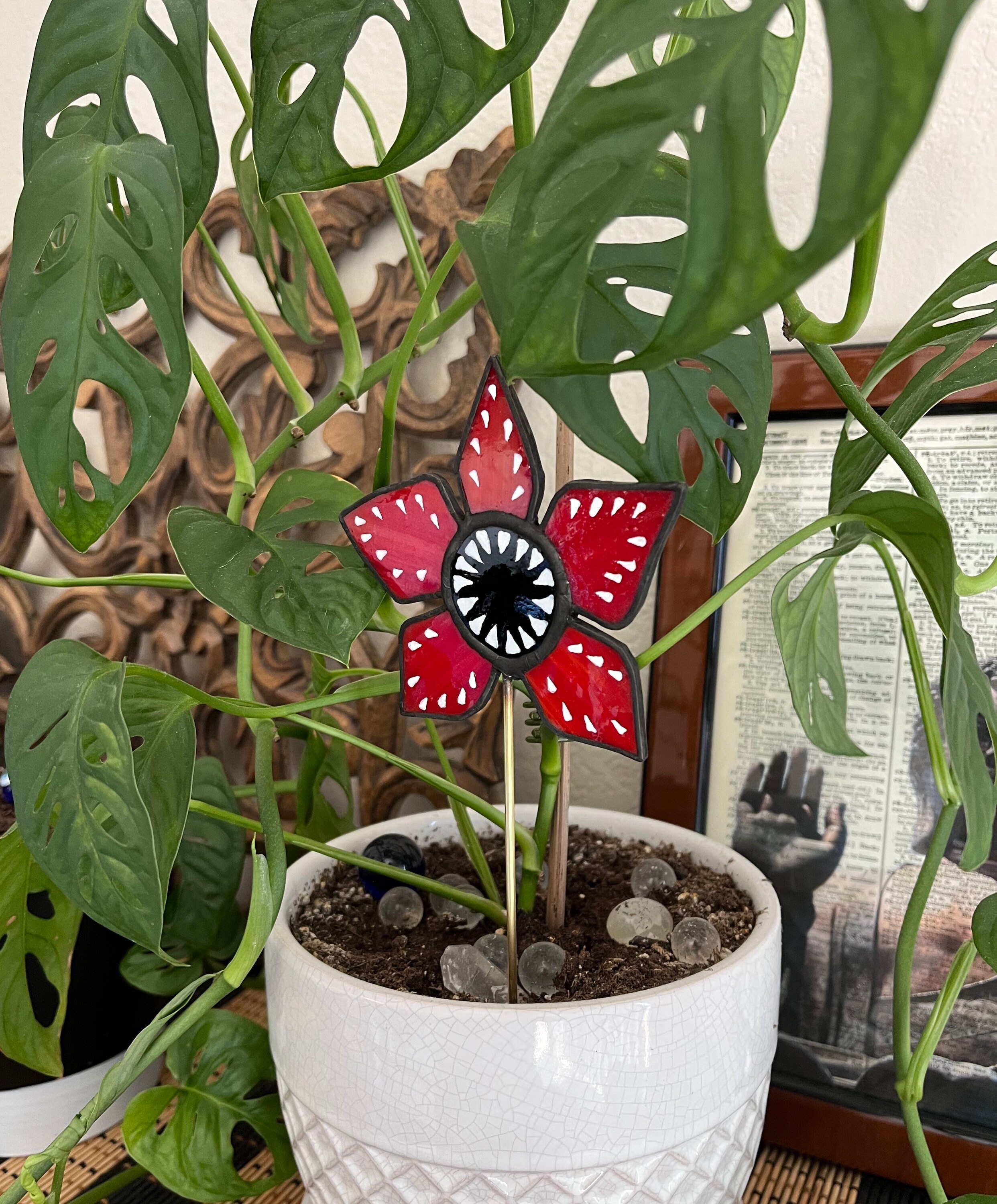 Stained Glass Demogorgon Plant Stake Stranger Things - Etsy