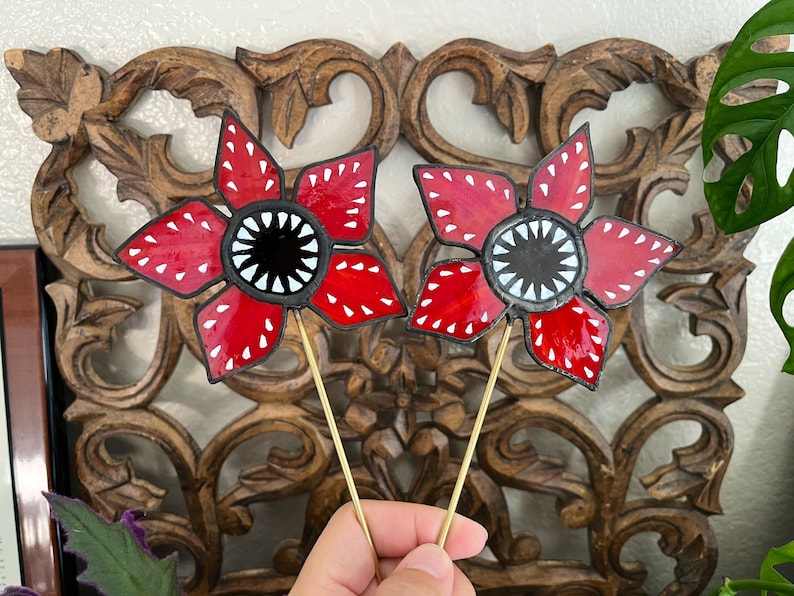 Stained Glass Demogorgon Plant Stake Stranger Things - Etsy