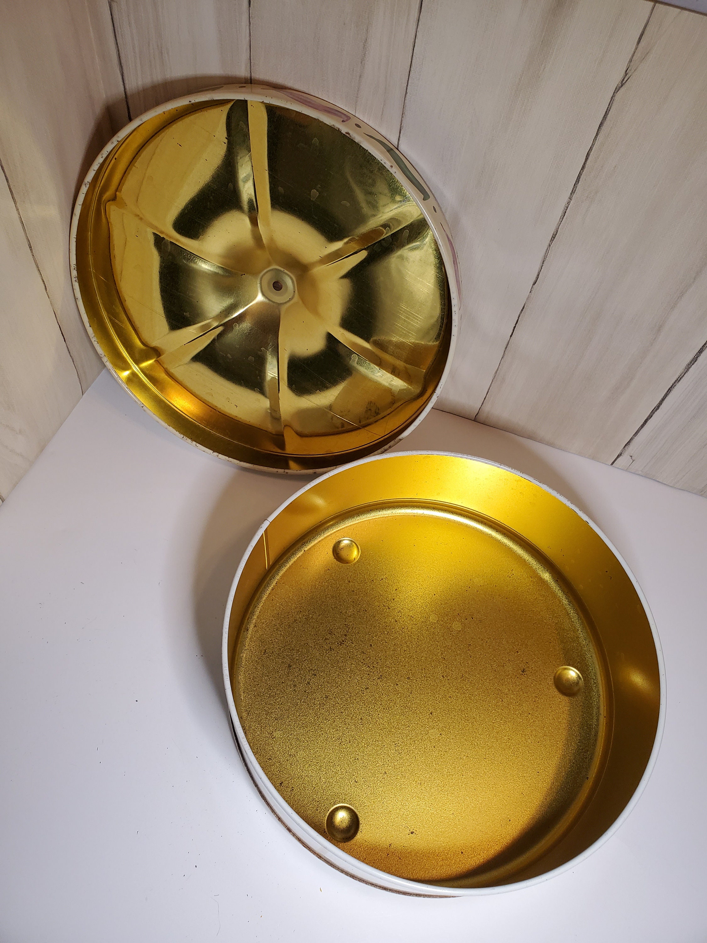 Vintage 1950's Guildcraft New York Round Carousel Tin, Guildcraft Tin ...