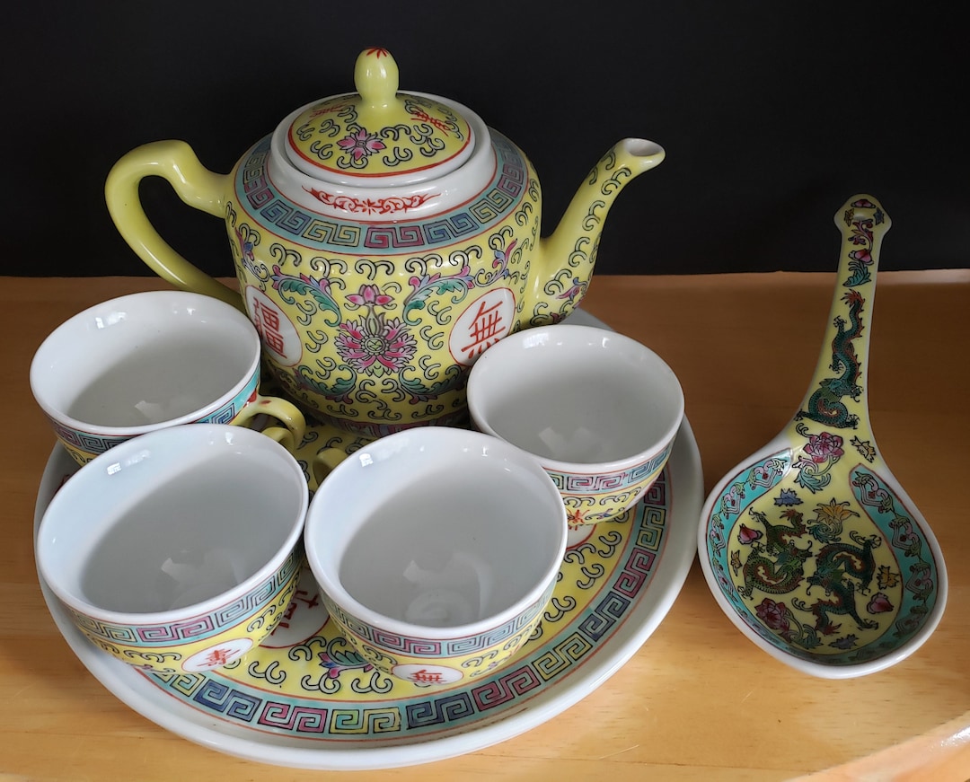 Wan Shou Wu Jiang / Jing De Zen, Mun Shou / YELLOW Famille Rose ...