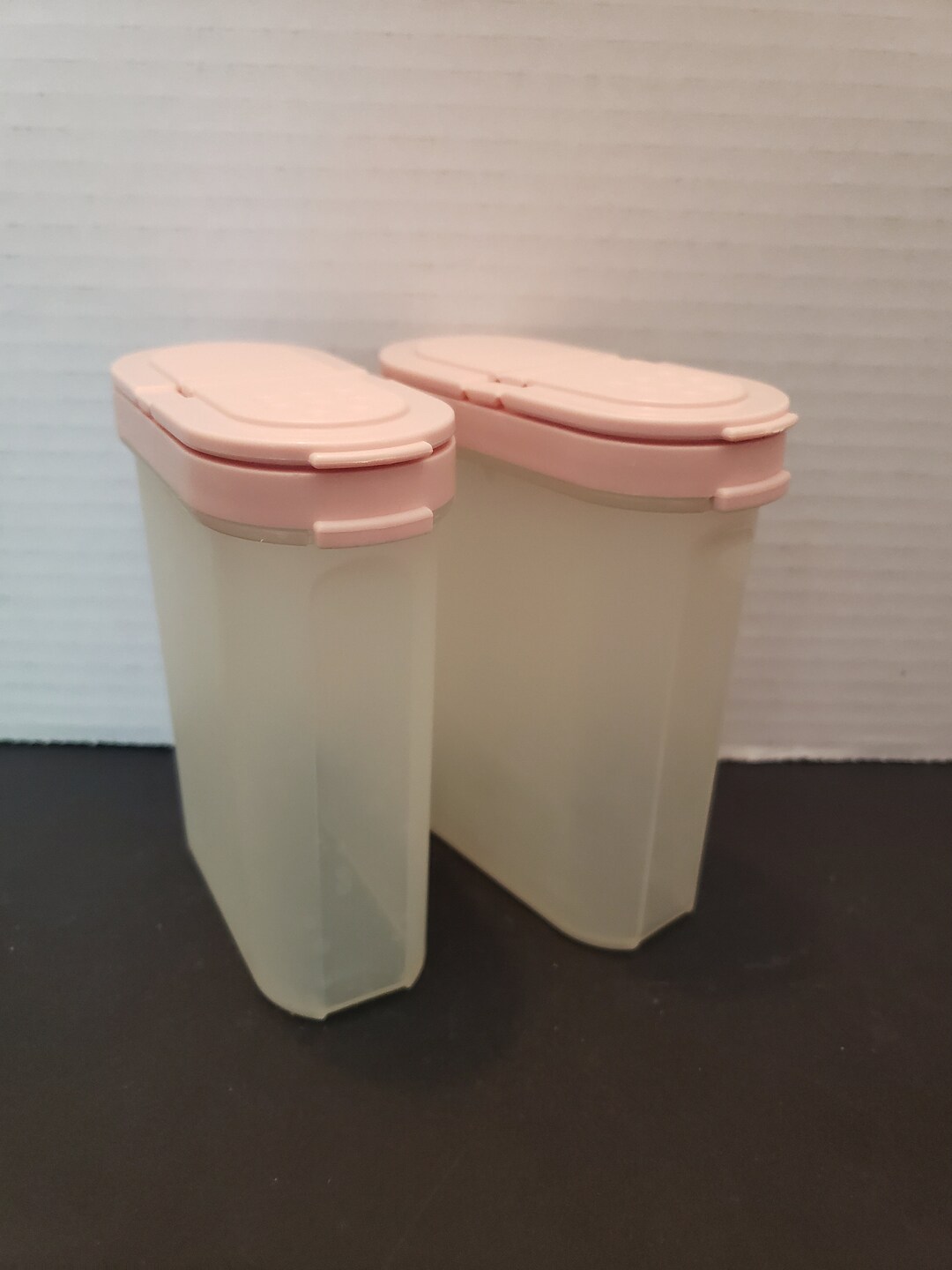 Tupperware Spice Shaker Modular Mates W/ Pink Lids, Set of 2 AS Shown ...