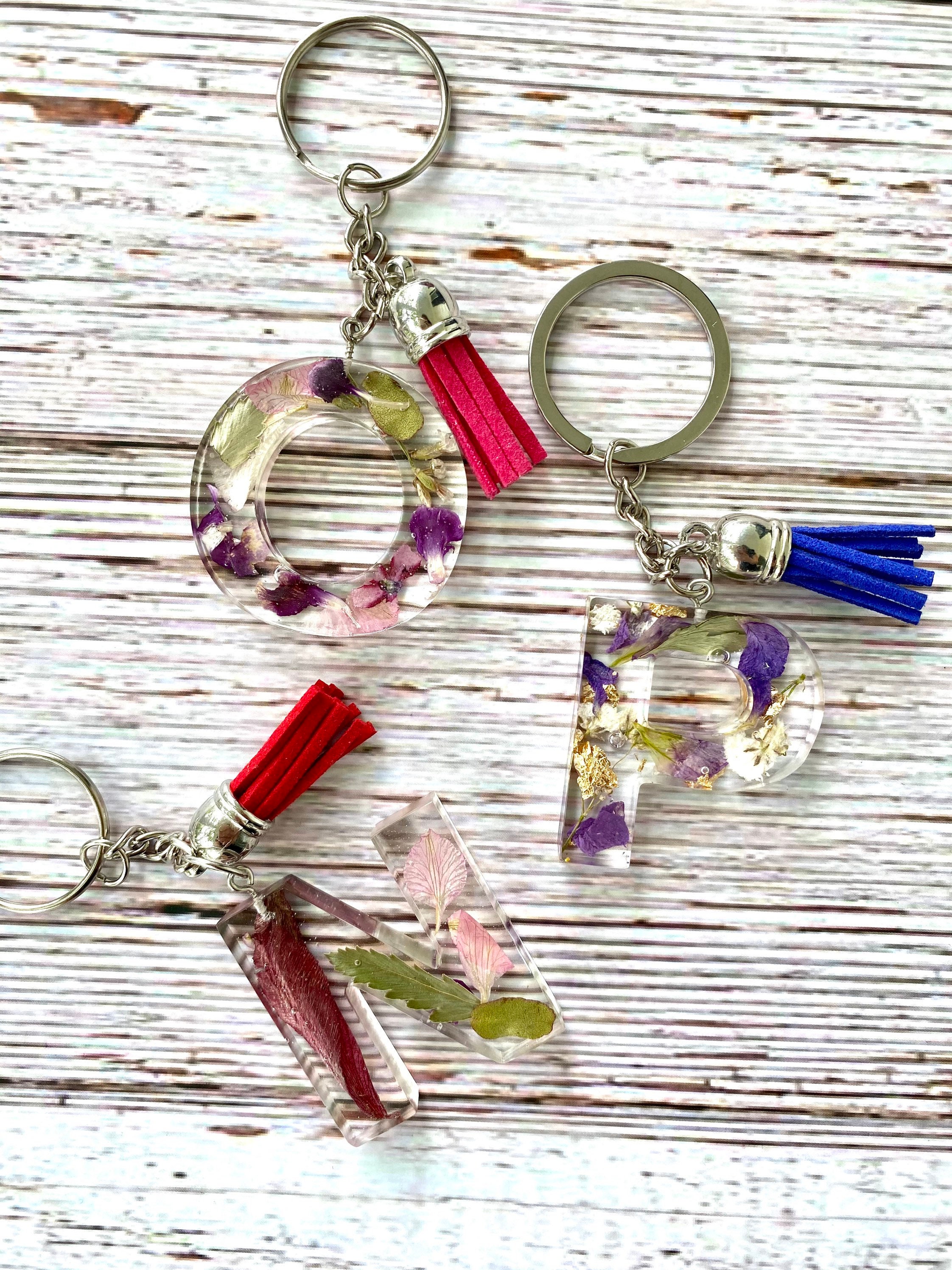 Custom Resin initial letter keychain Wedding flower | Etsy