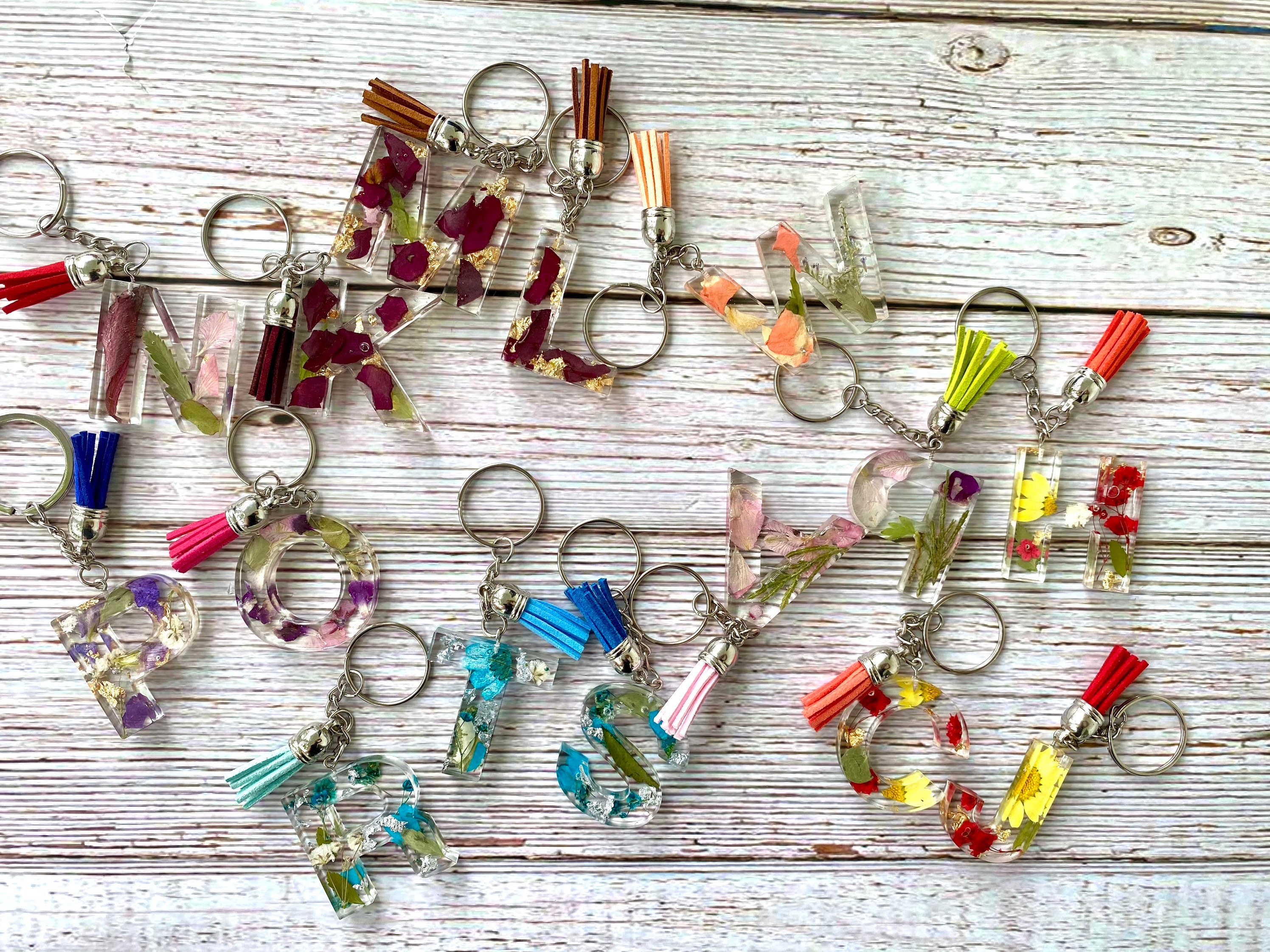 Custom Resin initial letter keychain Wedding flower | Etsy