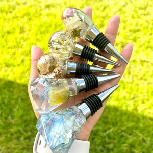 Wedding Flower Presentation Epoxy Resin Wine Bottle Stoppers , Wedding ...