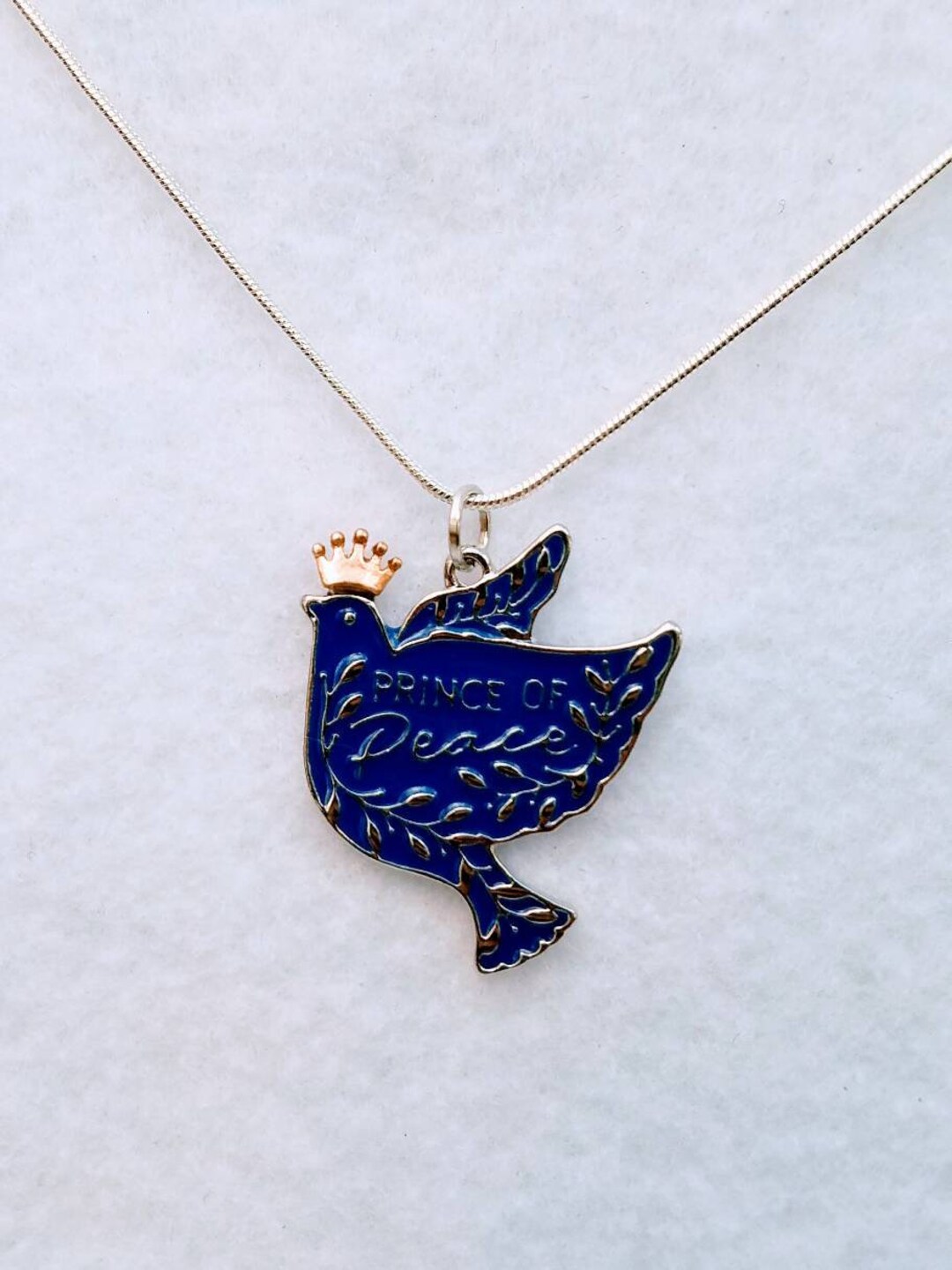 Pendentif Prince of Peace Colombe de Noël bleu foncé avec couronne dor ...