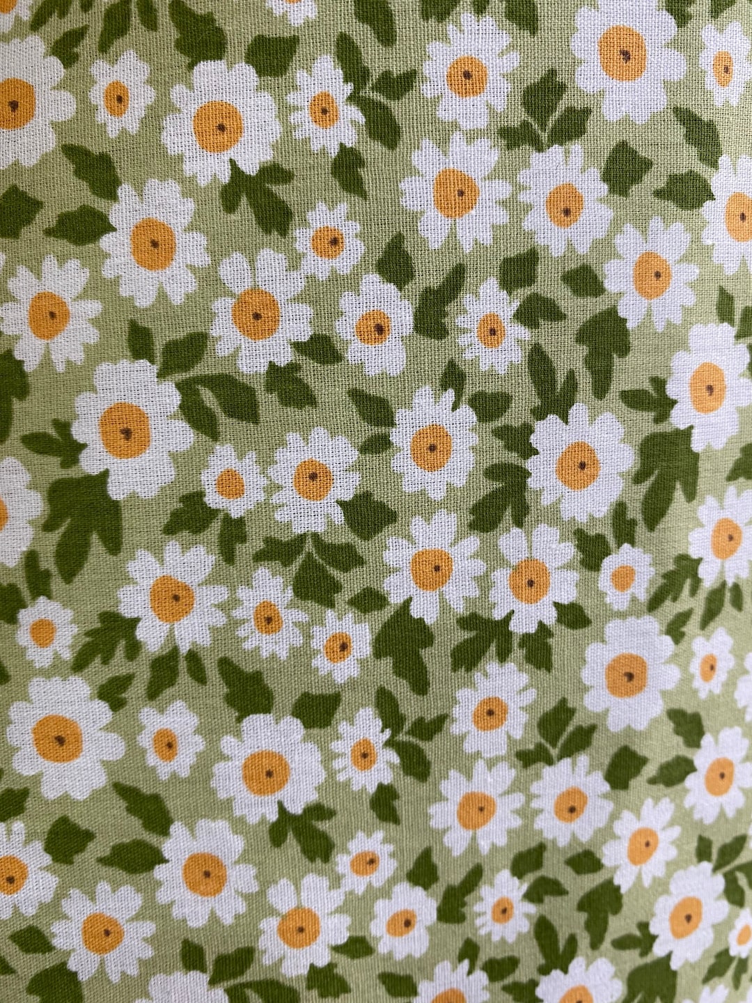 Fabric "seamless Daisy" White Daisy Print on Green - Floral Cotton ...