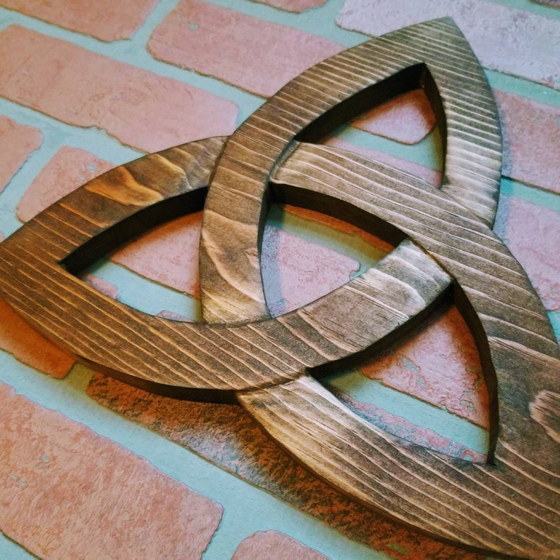 Irish Celtic Trinity Knot Reclaimed Wood Wall Hanging | Etsy