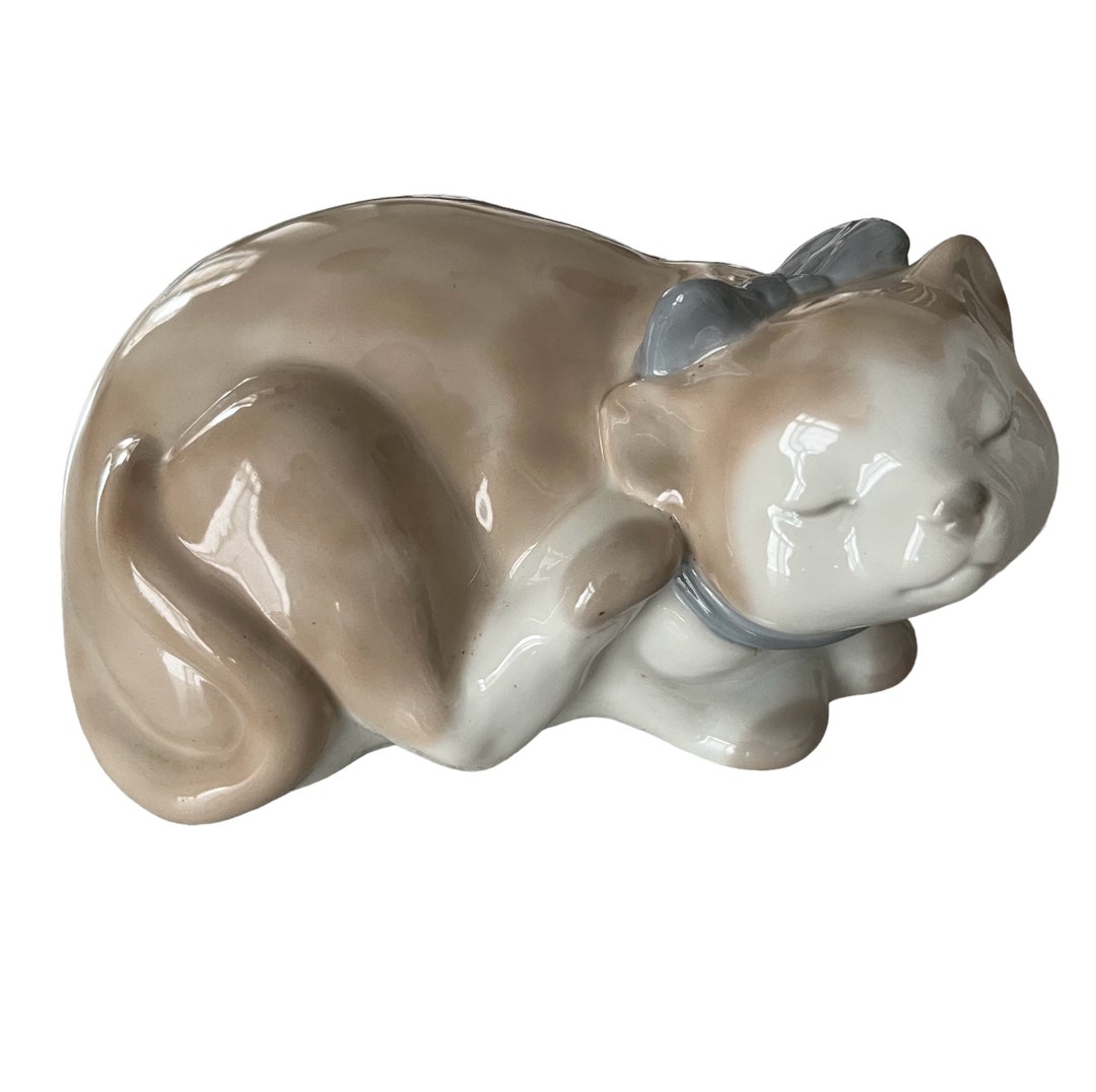 Vintage Cat Figurine, Sleeping Cat, Vintage Kitty Figurine, Vintage ...