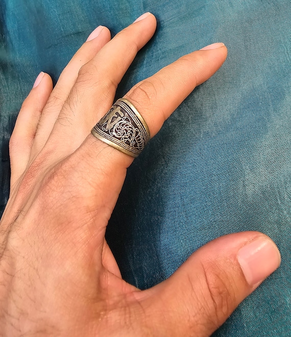 Beautiful Adjustable Handmade Nepali Silver Ring - Gem