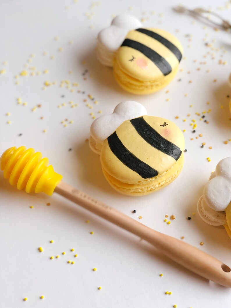 12 Bee Macarons Macaroons | Etsy