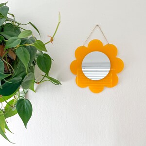 Dainty Flower Mirror, Retro Daisy Wall Mirror - Etsy