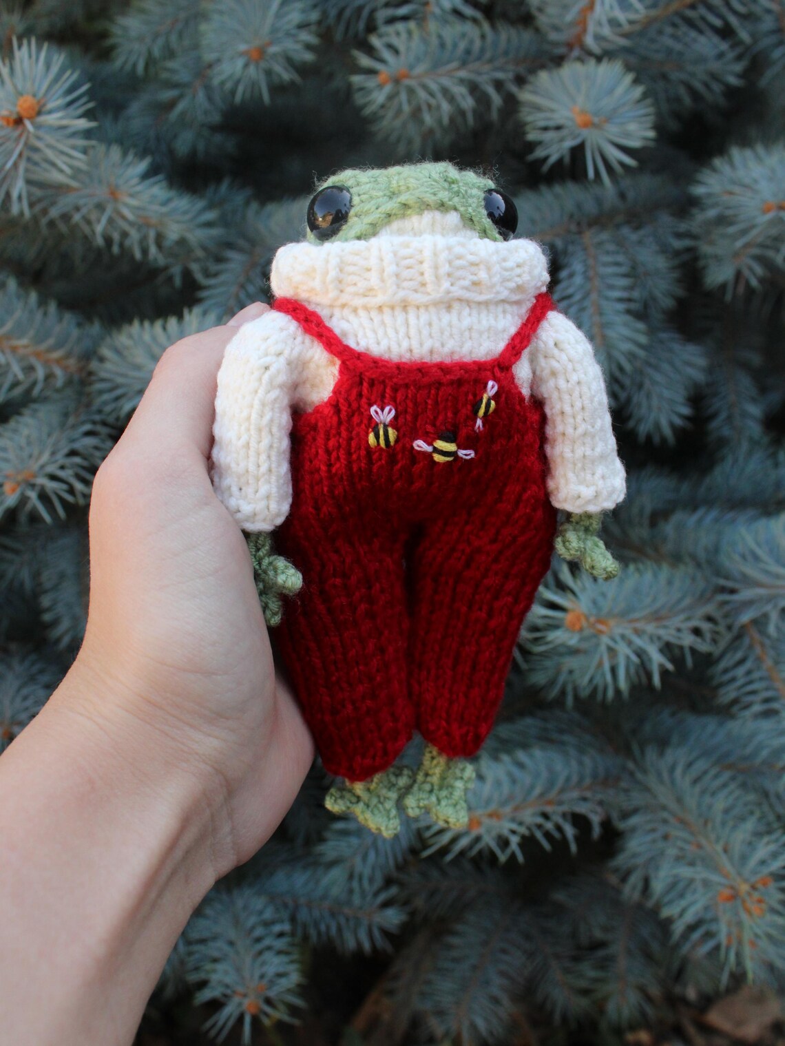 Knitted Frog in a Sweater and Overalls With Bee Embroidery - Etsy