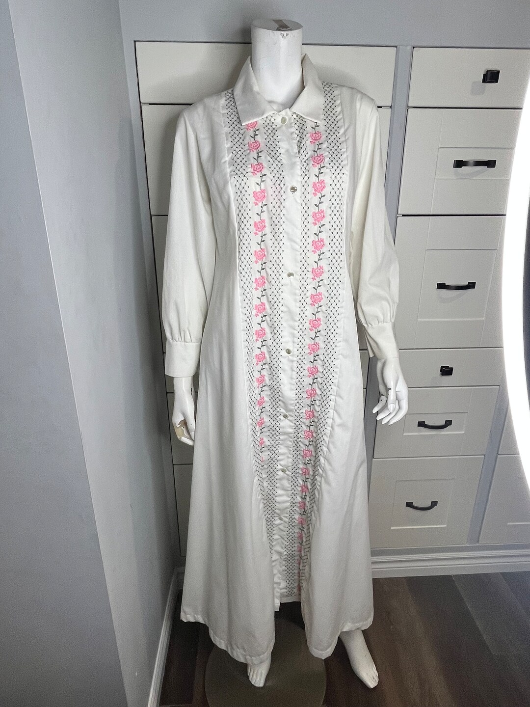 Womens Kaymar White, Pink, and Green Vintage Nightgown With Matching Robe Pink Roses, Embroidery ...