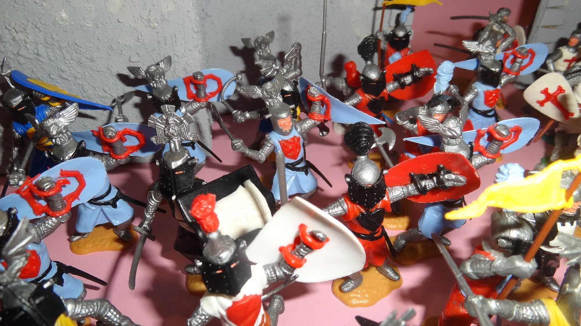 Vtg TIMPO MIDDLE AGES Big Lot X 60 Pcs Figures 1970's, Greece 60 Timpo ...
