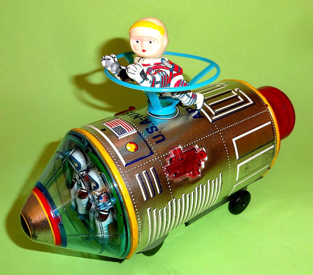 SPACE CAPSULE SPACECRAFT W/ Floating Astronaut Boxed Modern Toys Japan ...
