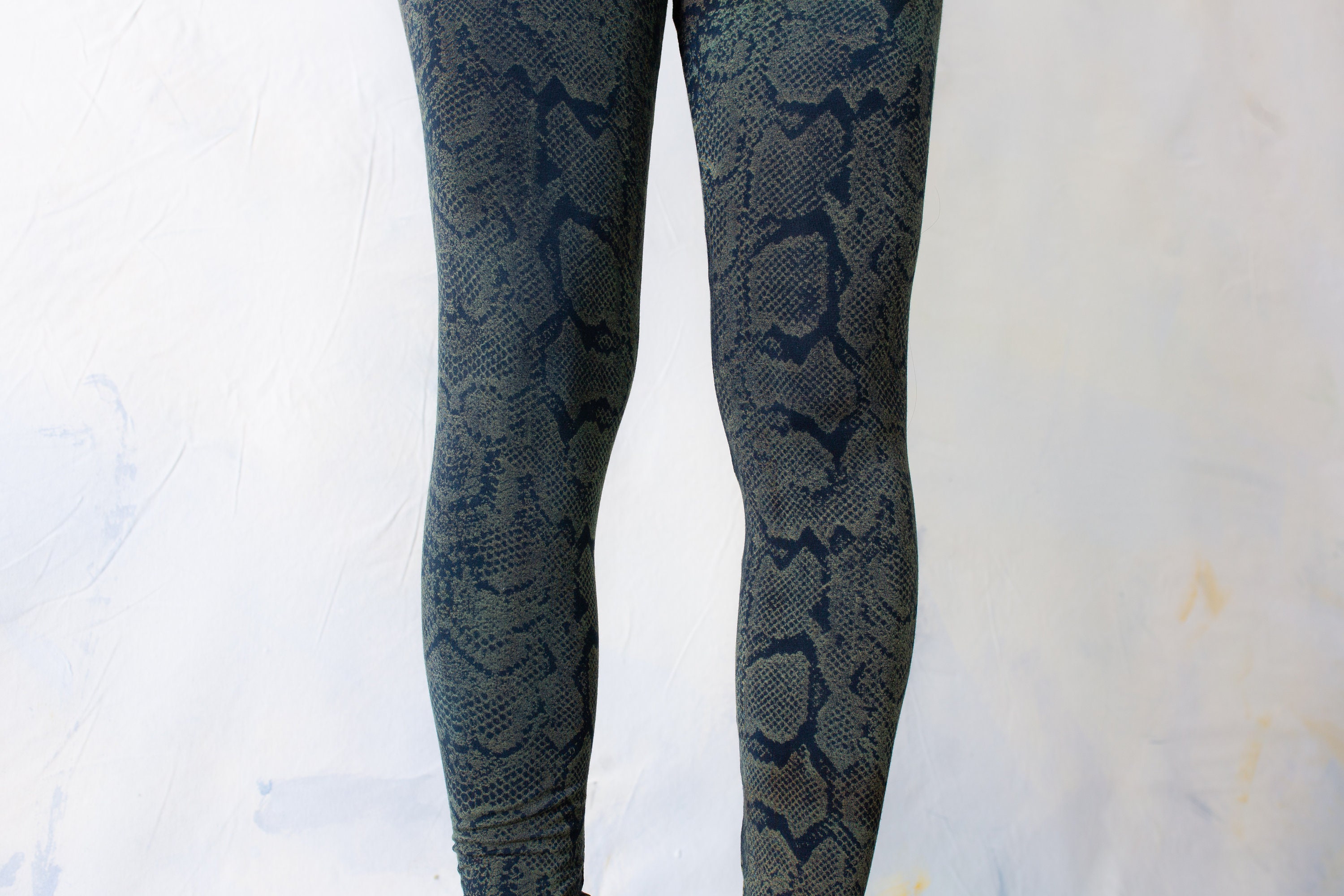 LEGGINGS With Abstract Snake Pattern Screen Printing - Etsy UK