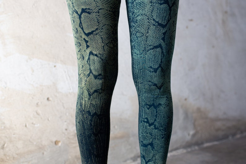 LEGGINGS with abstract snake pattern screen printing | Etsy