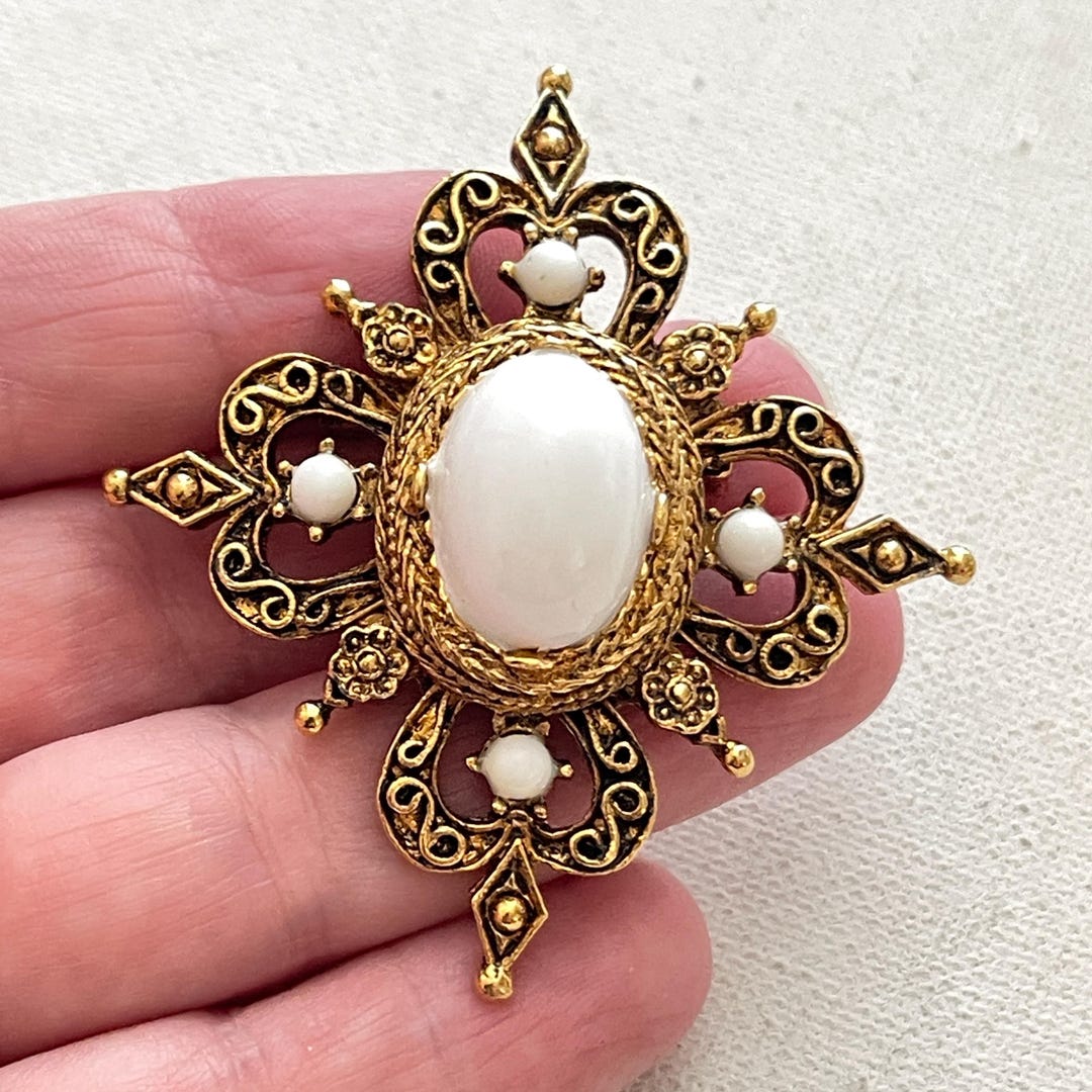 Vintage Victorian Style Gold Tone White Acrylic Cabochon Pin Brooch ...