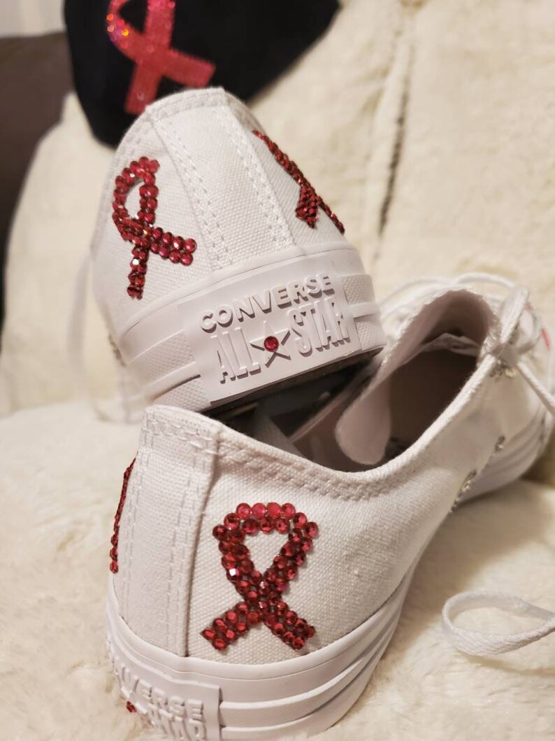 Converse personnalisée sur le cancer du sein. Fait pour - Etsy France