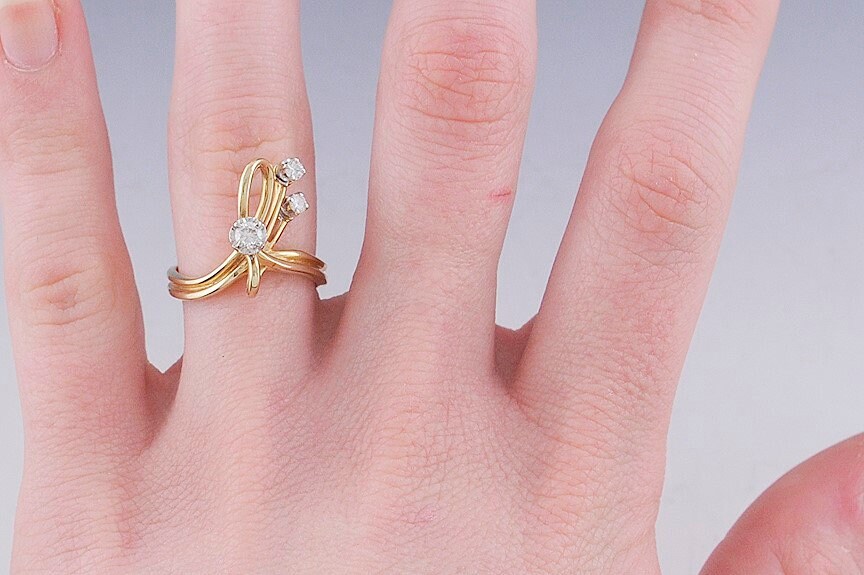 Elegant 14K Gold & Diamond Bow/ribbon Design Ring - Etsy
