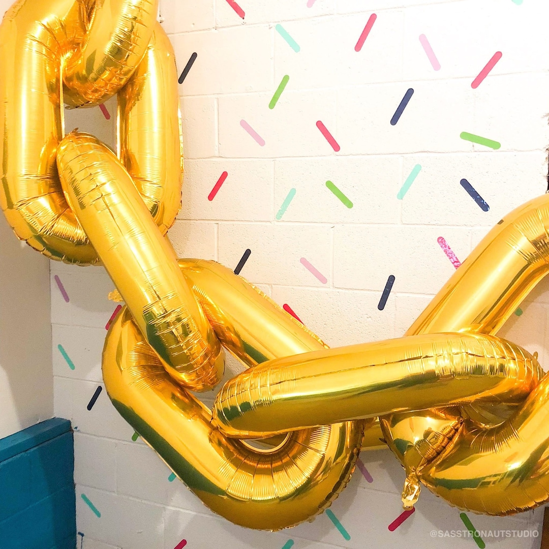 Large Gold Chain Balloons! Party Decor, 90's Party, 90s Party Supplies ...