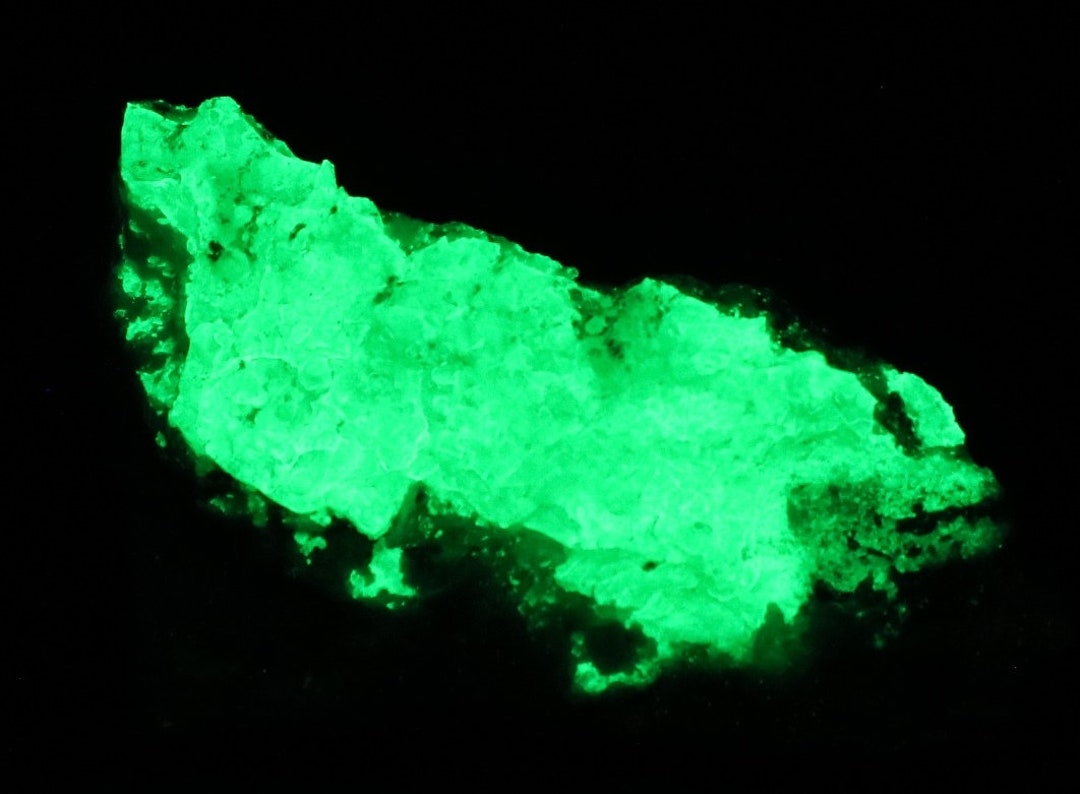 Hyalite Opal on Matrix UV Fluorescent Chalk Mountain North Carolina NC ...