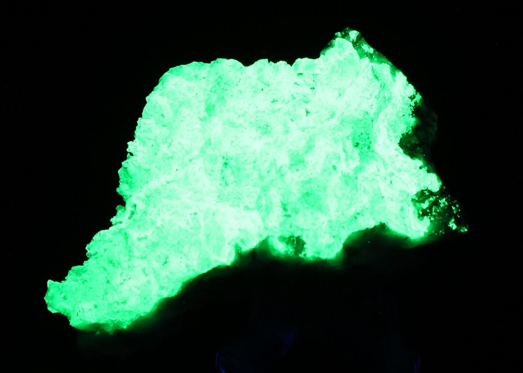 Hyalite Opal on Matrix UV Fluorescent Chalk Mountain North Carolina NC ...