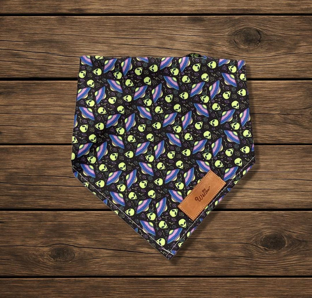 Custom Dog Bandana, Flying Aliens Ufos, Traditional Tie, Personalized ...