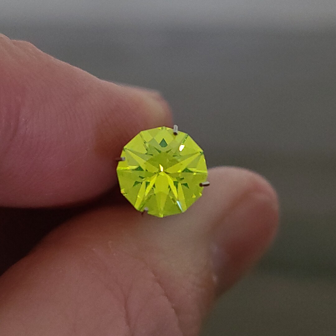 3.25ct 8mm Luag Lutetium Aluminum Garnet Round Fluorescent Lumogarnet ...