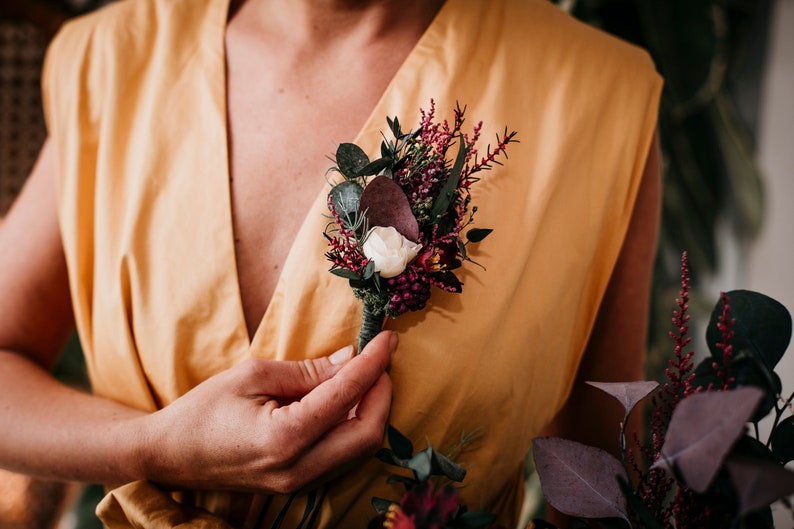 JARRAYA Wild Groomsmen Buttonhole of Maroon/pink/white/dark | Etsy