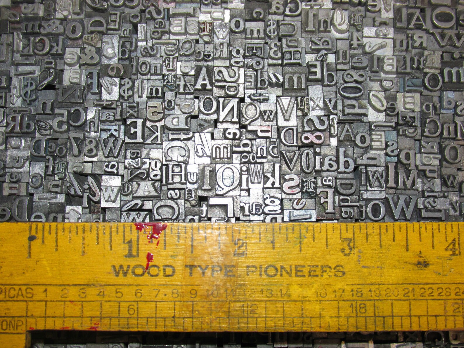 Lot of 200 Antique VINTAGE Metal LETTERPRESS Print Type Blocks ALPHABET ...